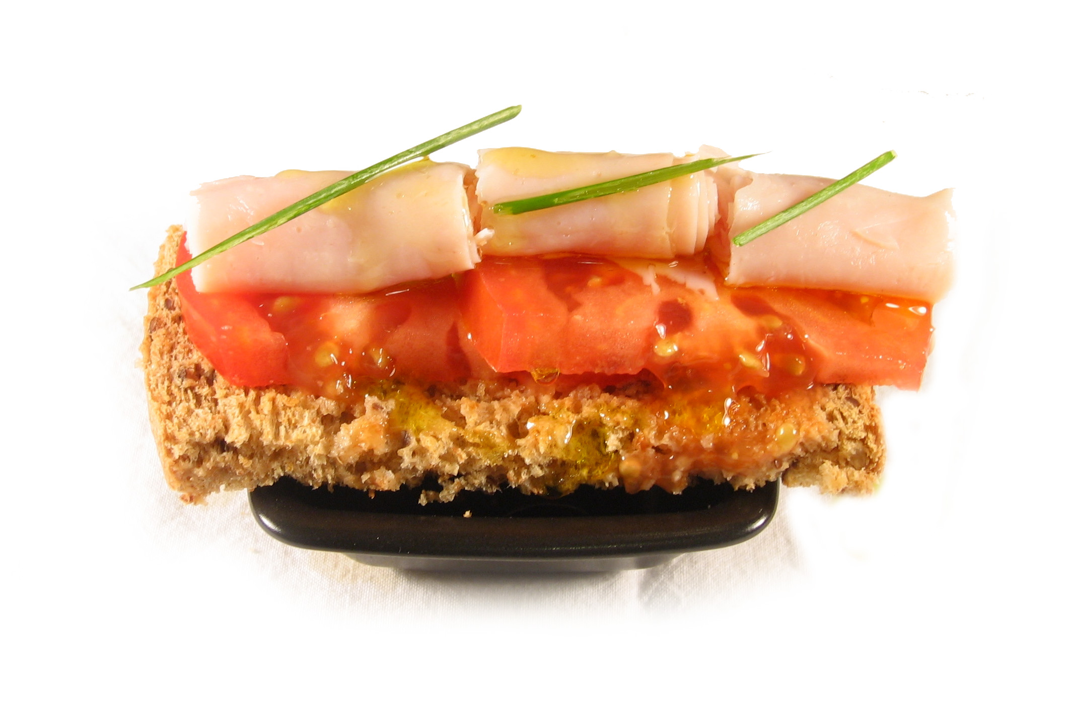 Tostas de pan de semillas con tomate y jamón cocido - EROSKI | EROSKI