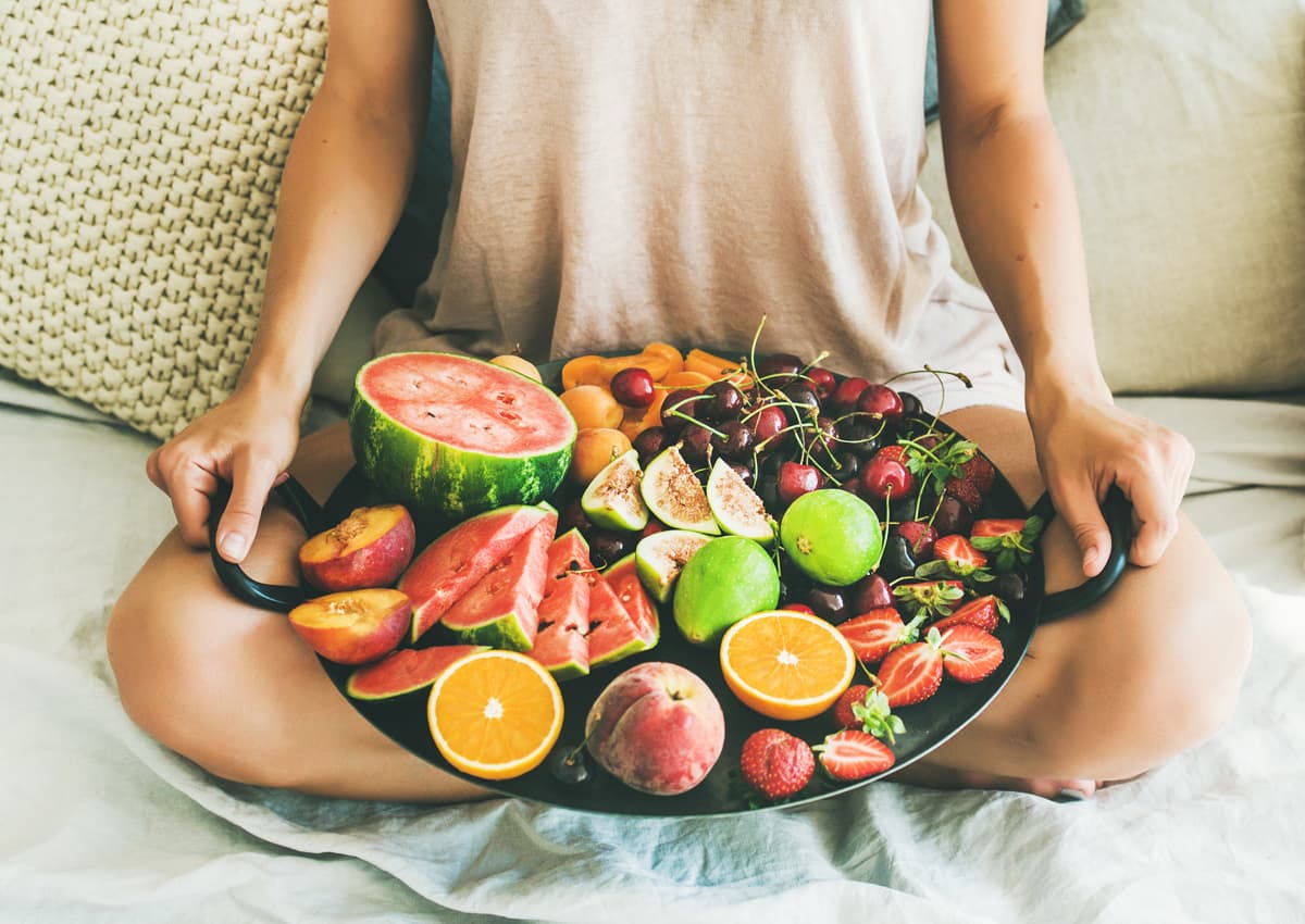 12 maneras de tomar fruta de temporada: del desayuno a la cena | EROSKI